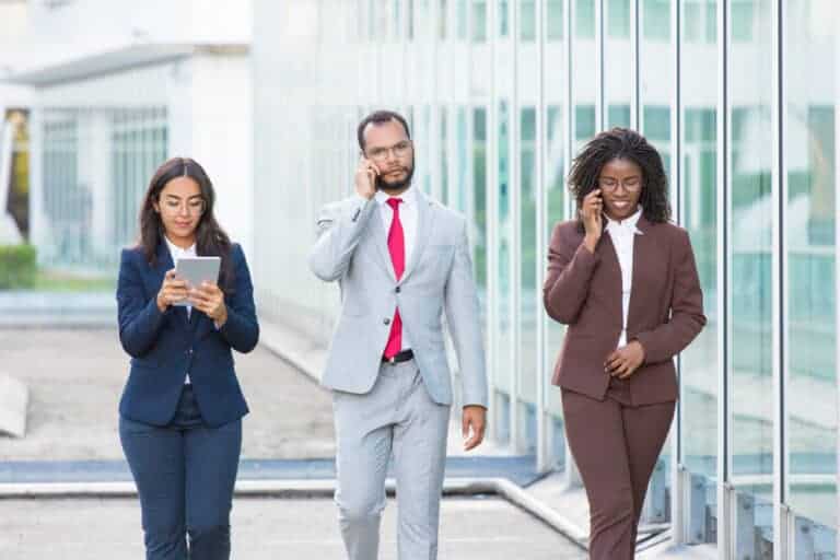 How to Make a 3 Way Call on Android and IPhone - Itechguides.com