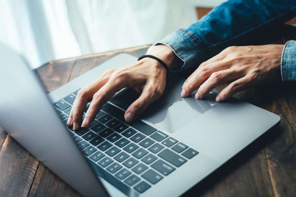 MSI GF75 Thin 9SCXR - Specs Reviews, Deals - Itechguides