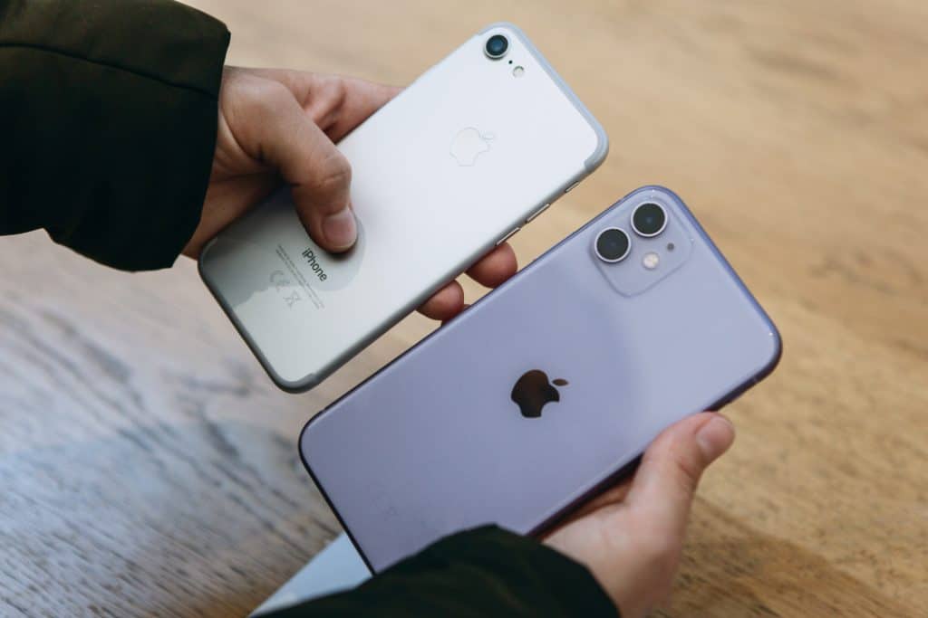 iPhone 8 vs iPhone 8 Plus: Which to Buy? | Itechguides.com