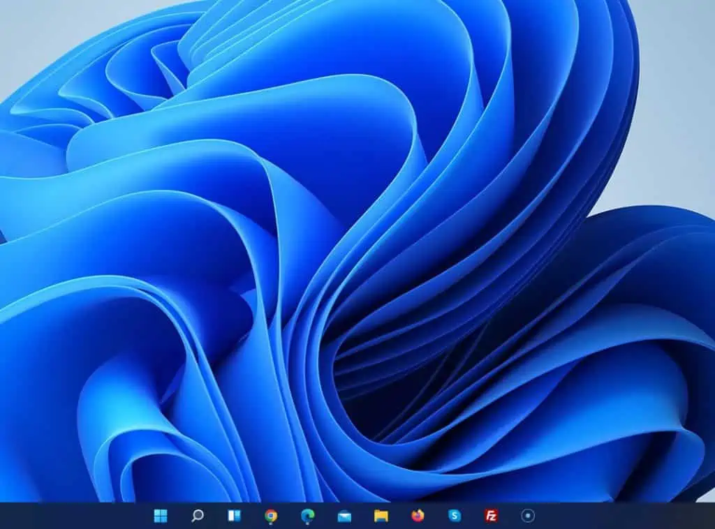 How to Make Taskbar Smaller in Windows 11 - Itechguides