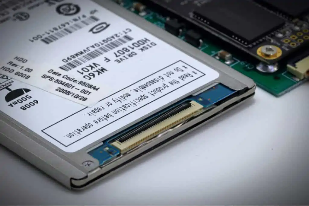 SATA vs PCIe Compared: Which Is The Better Interface? - Itechguides