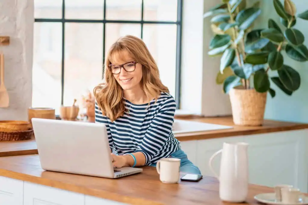 How To Shut Down Windows 11 - 5 Methods - Itechguides.com